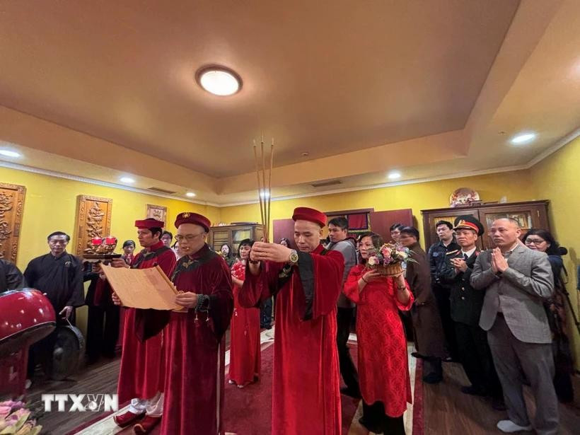 Vietnamese worldwide honour Hung Kings with pride and unity | Vietnam+ ...