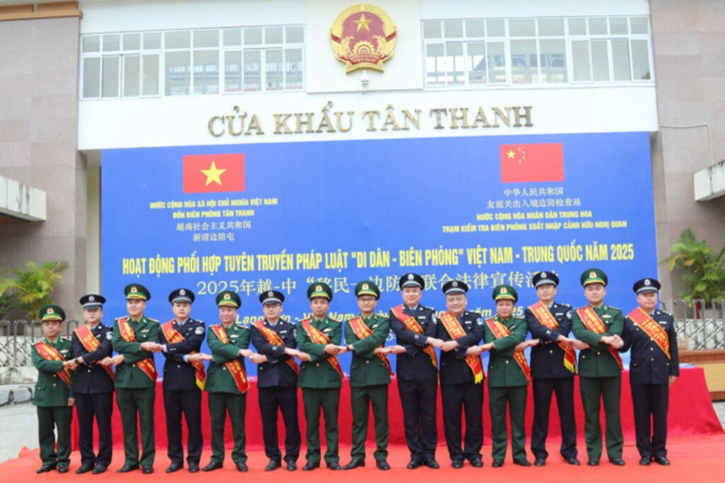Vietnamese, Chinese border guards coordinate to promote legal awareness ...