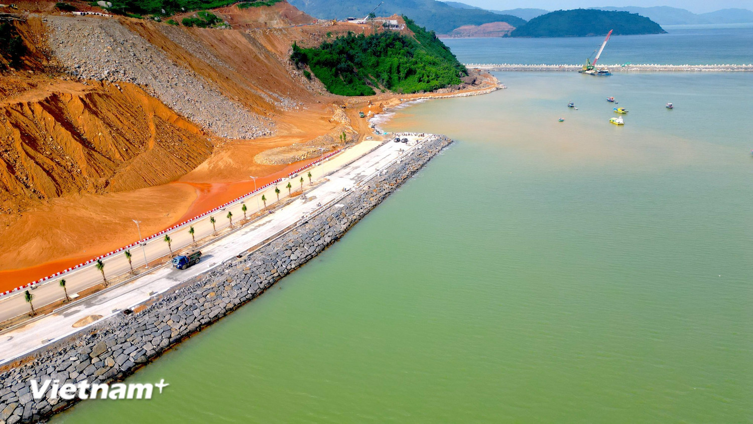 Lien Chieu “Super Port” nears finish as Da Nang aims for int’l ...