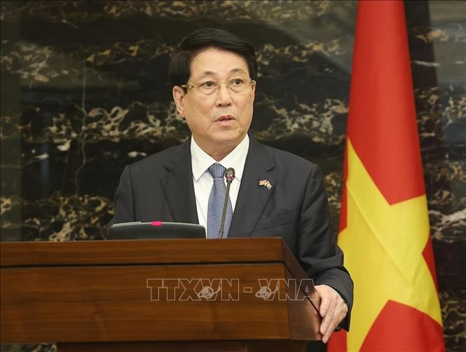 Vietnamese, Angolan Presidents meet with the press | Vietnam+ (VietnamPlus)