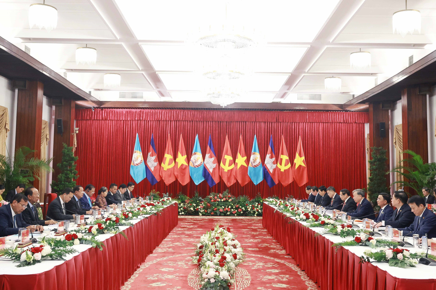 Vietnamese, Cambodian Party leaders meet in HCM City | Vietnam+ ...