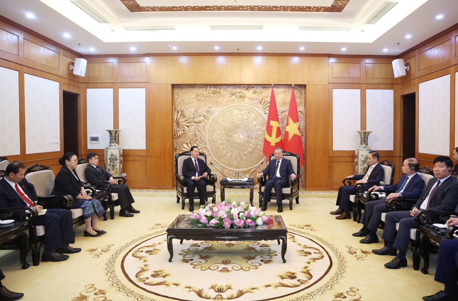 Vietnam strongly backs Laos’s national development: Party chief ...