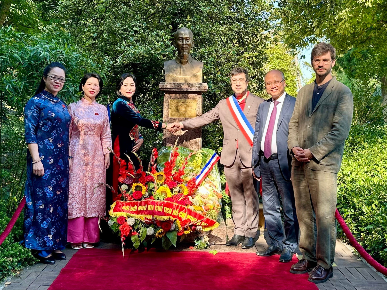 NA Vice Chairwoman visits Ho Chi Minh Space, Thang Long and Co Loa ...