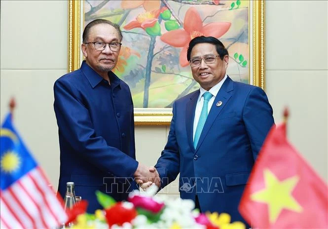 Vietnamese, Malaysian PMs meet on sidelines of ASEAN Summits | Vietnam+ (VietnamPlus)