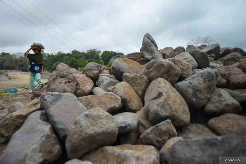Indonesia warns of cold lava floods from volcano eruptions in East Nusa ...