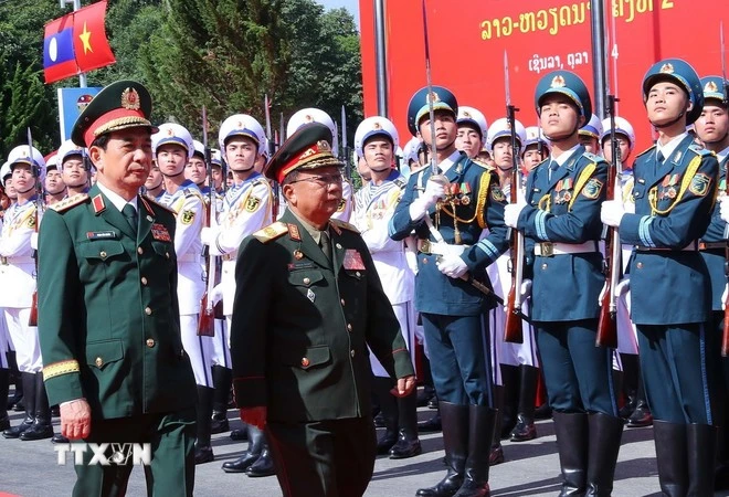 Vietnamese, Lao defence ministers visit Long Sap border guard station ...