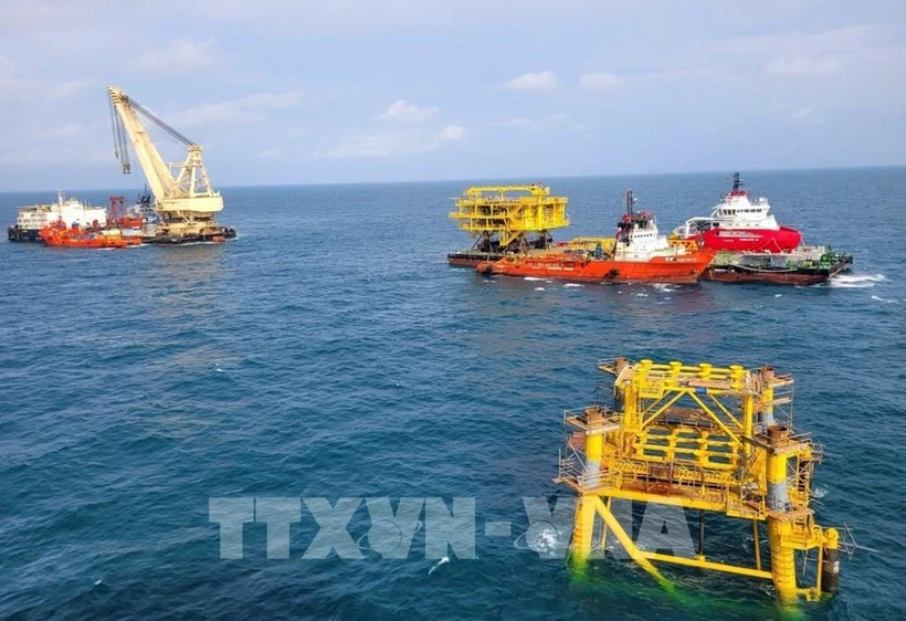 Vietsovpetro successfully installs wellhead platform topside at Bach Ho ...