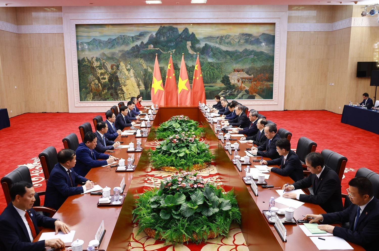 PMs of Vietnam and China hold talks, pledge to advance bilateral ...
