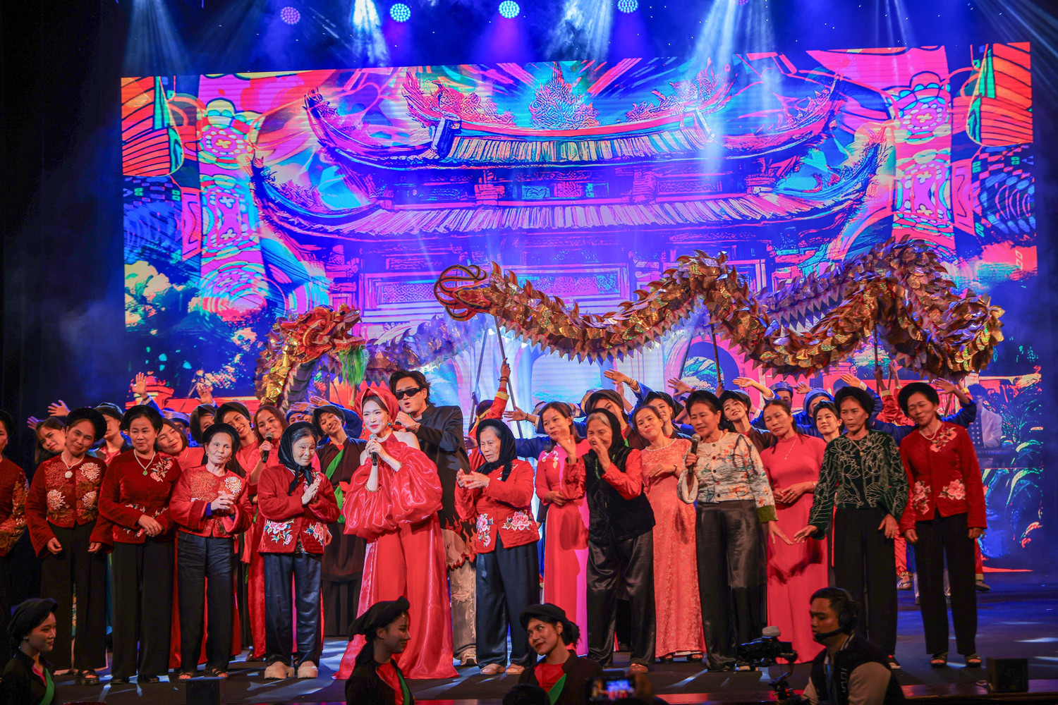 VNA’s Devotion Awards honour excellence in art, sports | Vietnam+ ...