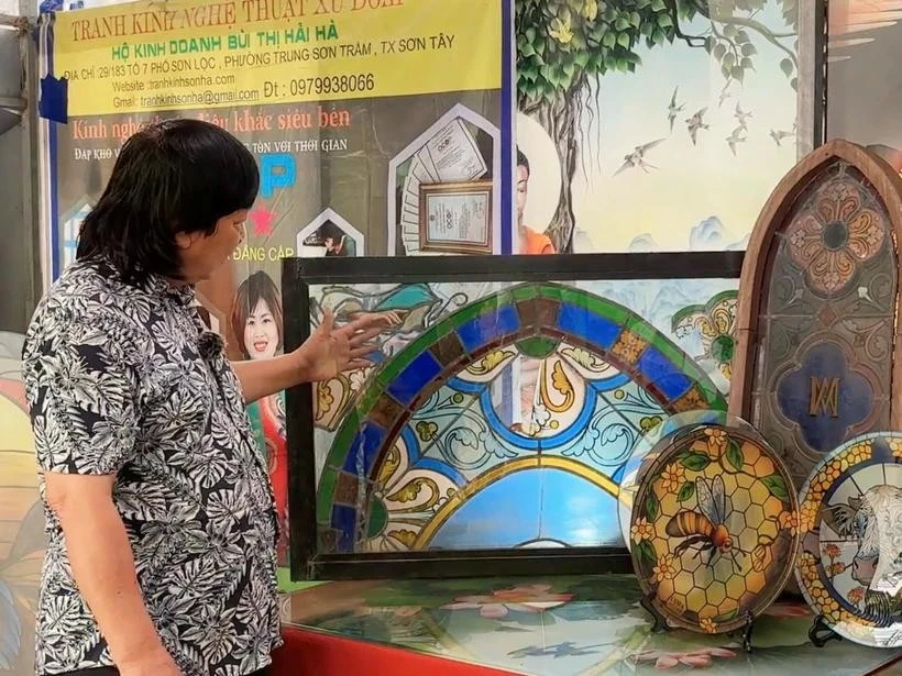 The art of Vinh Coba enamelled glass | Vietnam+ (VietnamPlus)
