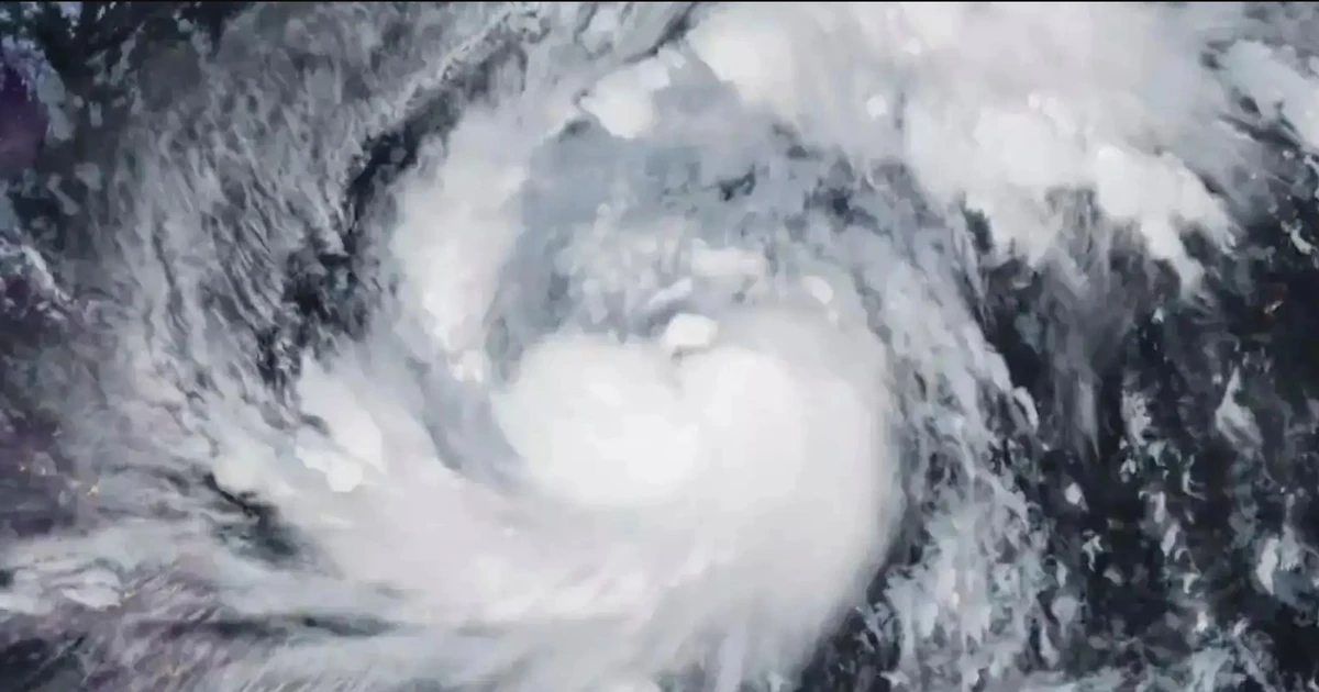 Philippines evacuates 100,000 people as Fung-wong intensifies into ...