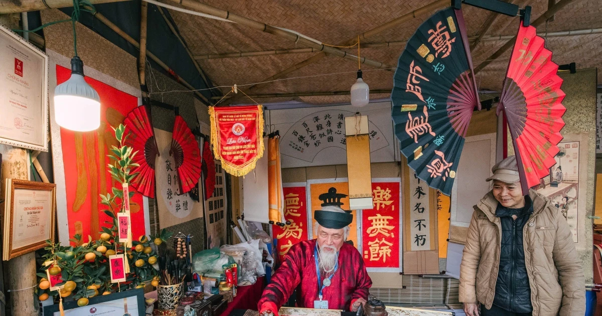 Vietnamese traditional calligraphy during Tet | Vietnam+ (VietnamPlus)