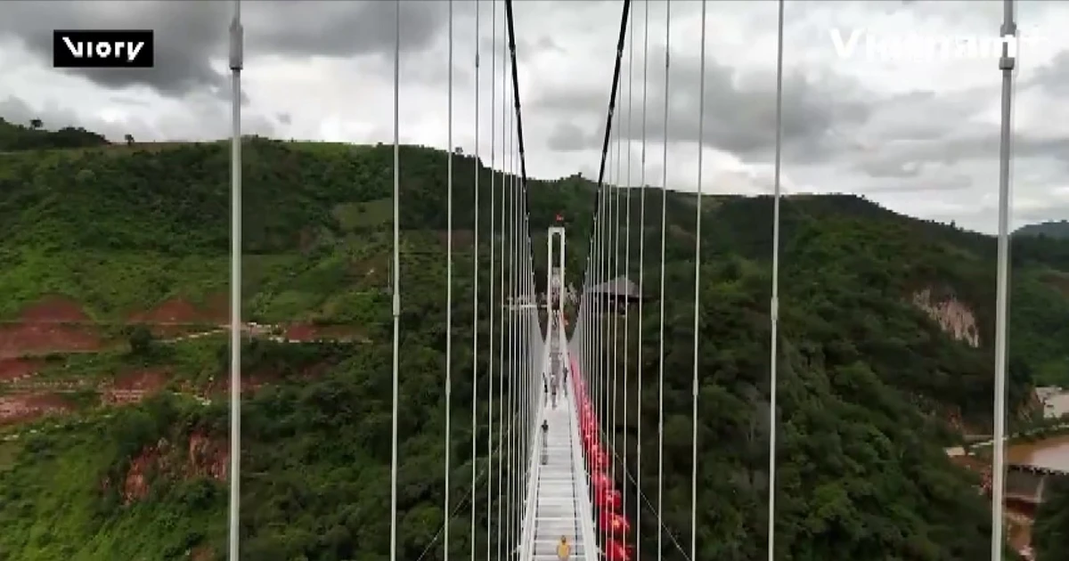 Bach Long glass bridge: A northwest wonder with two Guinness World ...
