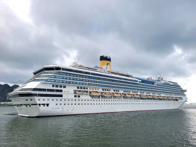 Super cruise ship brings nearly 3,500 int’l tourists to Ha Long ...