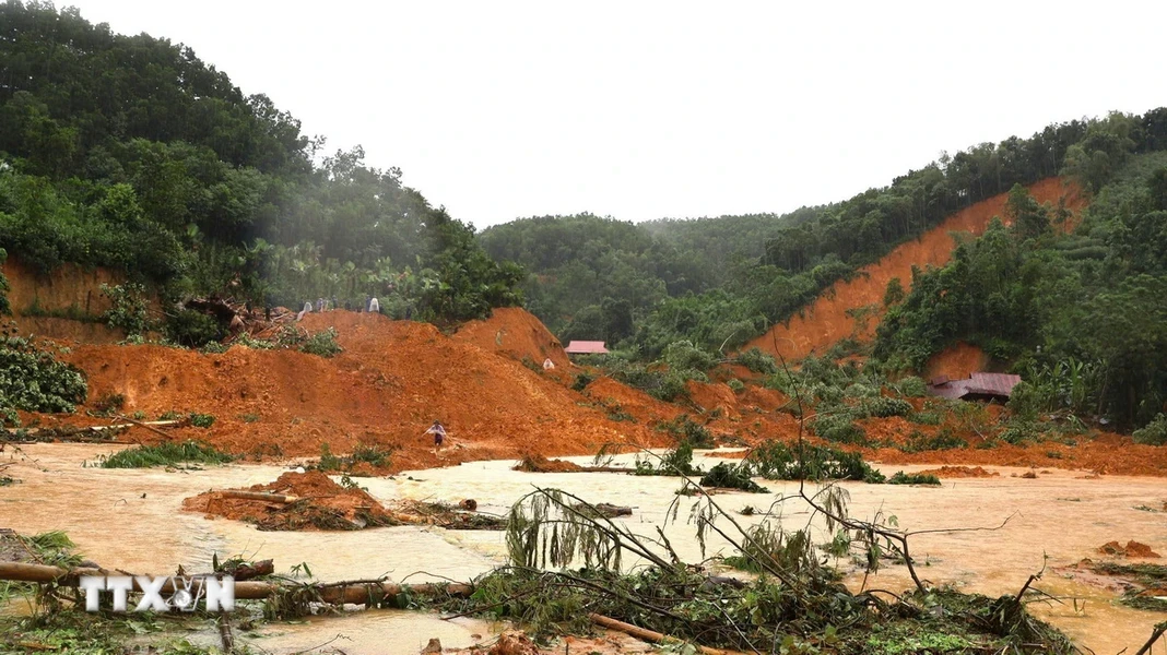 Severe landslides in Yen Bai city | Vietnam+ (VietnamPlus)