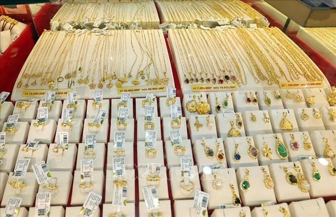 Domestic gold prices remain stable against global upward trend