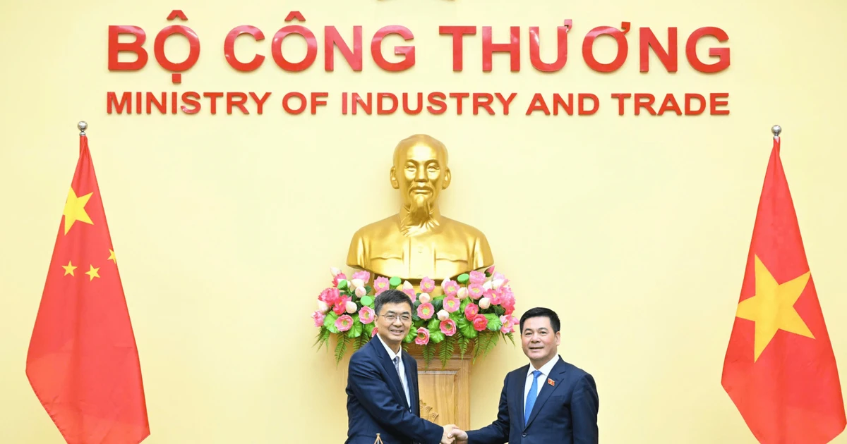 Minister holds talks with Chinese Party official