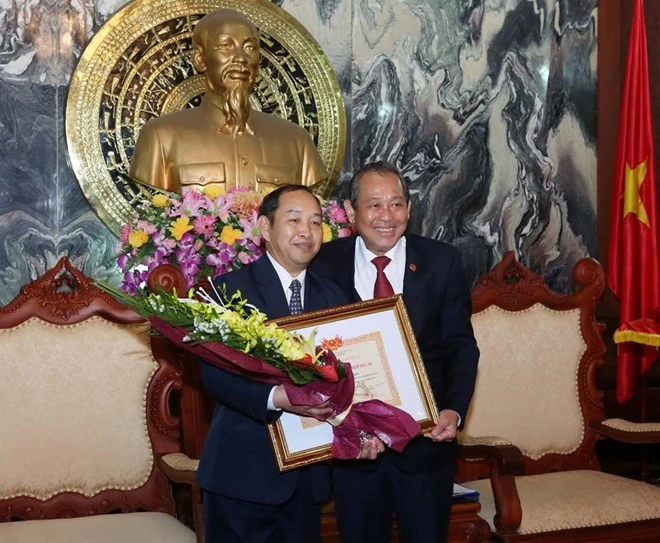 Lao court official awarded with Vietnam’s insignia | Vietnam+ (VietnamPlus)