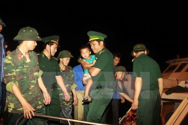 280 stranded tourists in Co To brought back mainland | Vietnam+ ...
