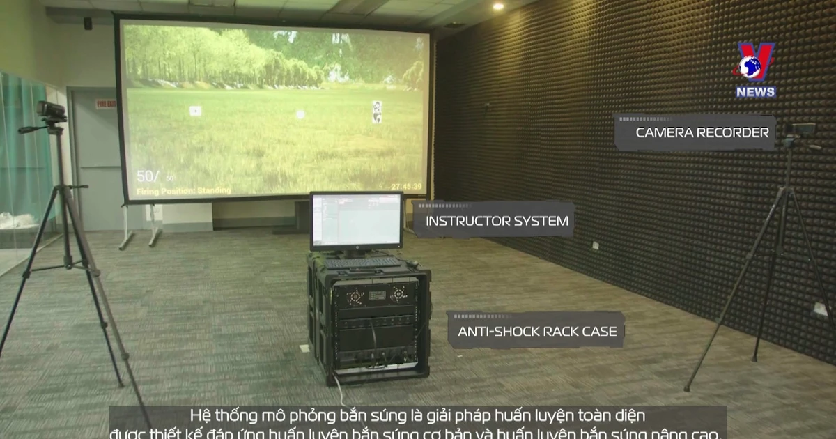 Visitors experience Viettel’s shooting simulation system | Vietnam+ ...
