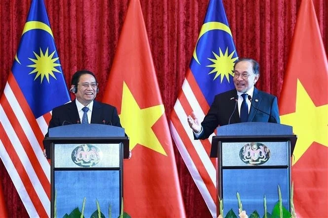 Vietnamese, Malaysian PMs hold joint press conference following Kuala Lumpur talks | Vietnam+ ...