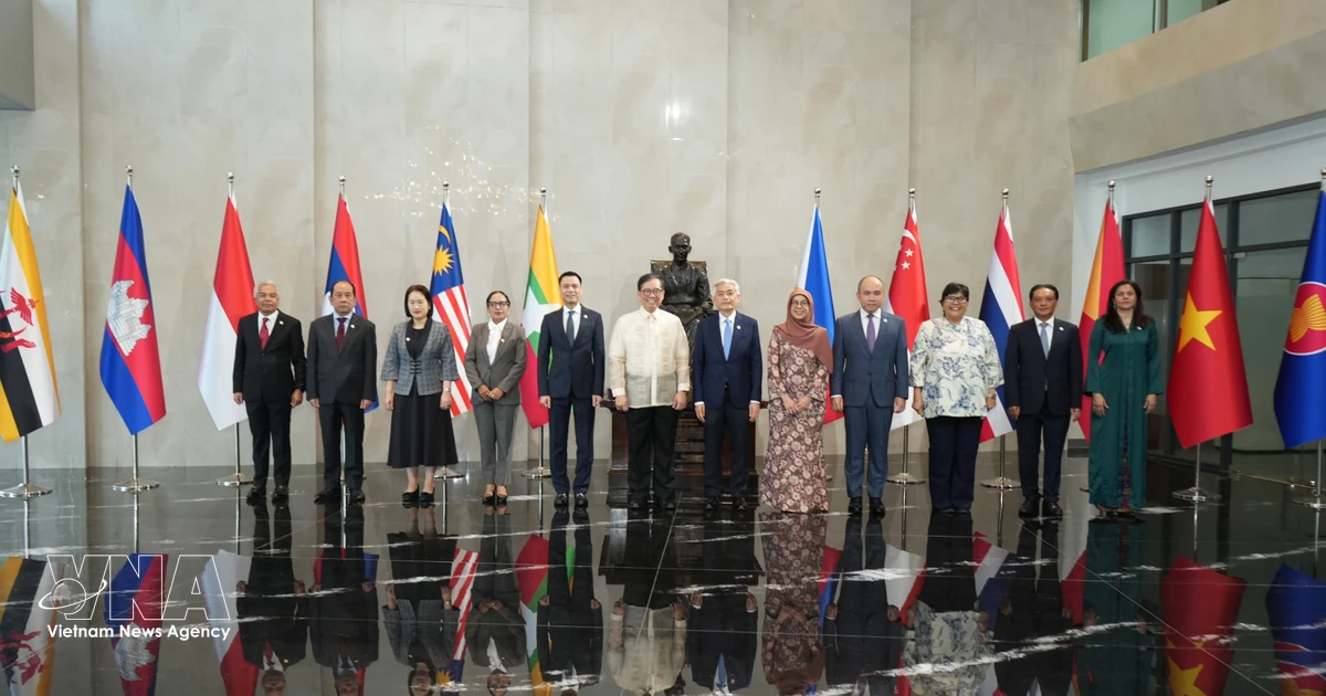 ASEAN senior officials meet ahead of 48th summit