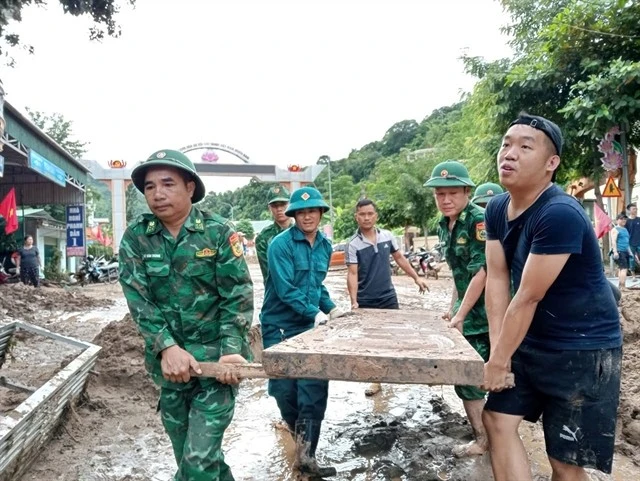 Typhoon Co-may makes landfall in Philippines, heads towards East Sea ...