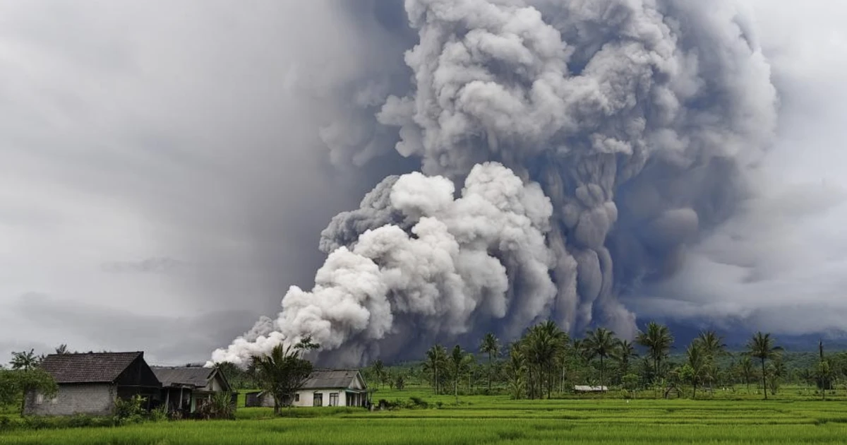 Indonesia raises alert for Semeru volcano to highest level | Vietnam+ ...