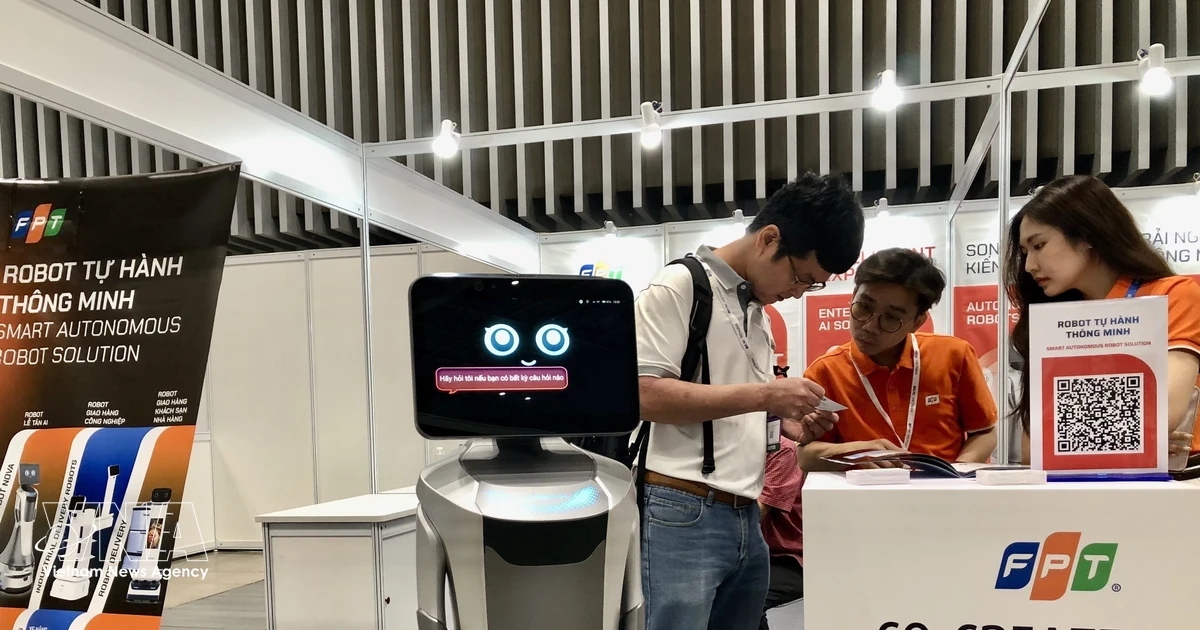 Over 300 firms join Vietnam smart electronics exhibition