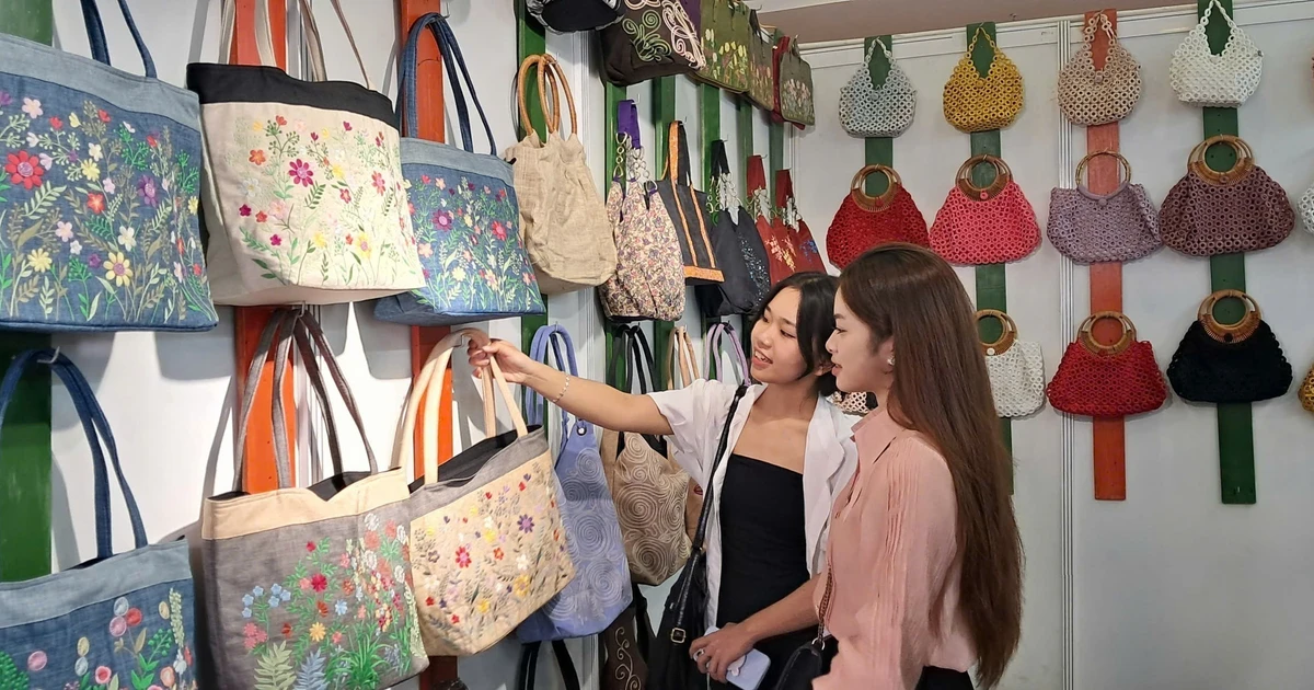 Hanoi Giftshow 2025 showcases Vietnam’s craftsmanship | Vietnam+ (VietnamPlus)