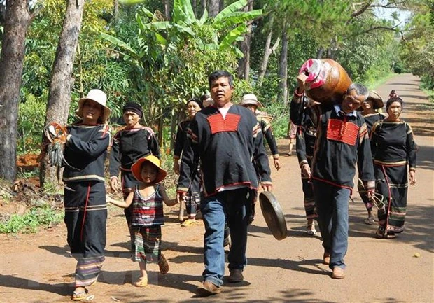 Unique artistry on Ede people's traditional brocade fabric | Vietnam+ ...