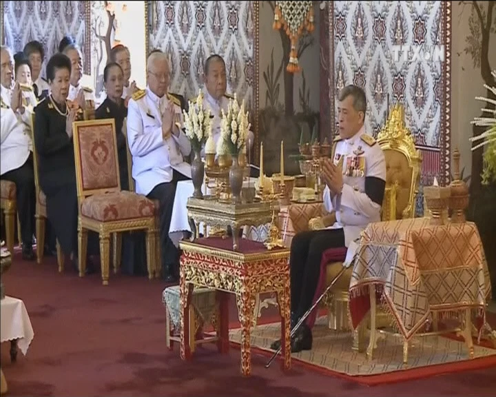 Thai King leads Buddhist praying ritual for late father | Vietnam+ ...