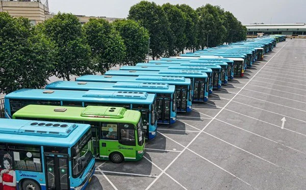 Hanoi: Transerco applies technology to improve public bus services ...