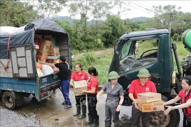 Int'l aid pours in to support Vietnamese flood victims | Vietnam+ ...