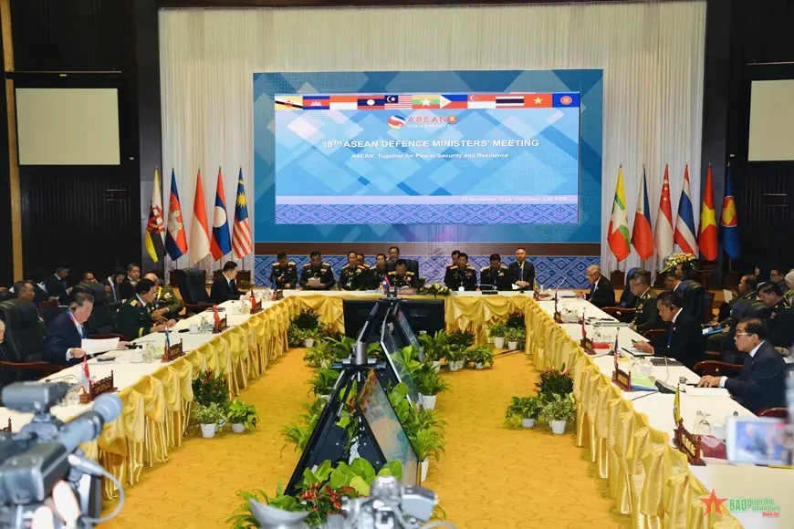 ADMM-18 highlights regional unity, security | Vietnam+ (VietnamPlus)