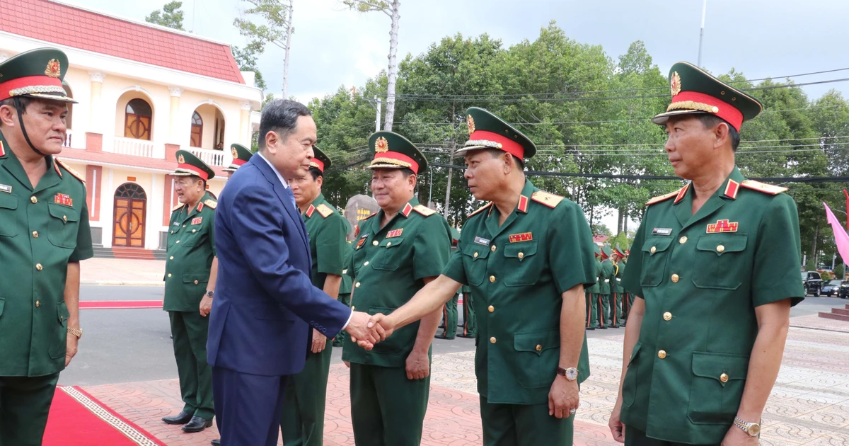 NA Chairman visits Military Region 9 High Command