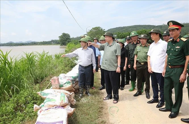 Top leader pledges swift relief delivery in flood-hit Tuyen Quang ...