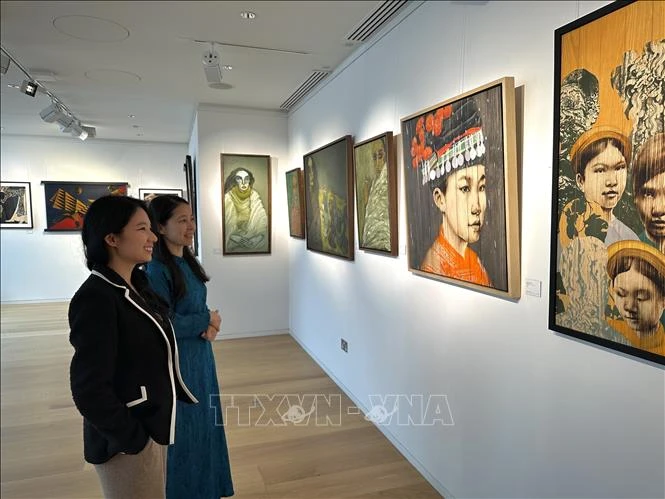 Vietnamese paintings showcased at London Asian Art | Vietnam+ (VietnamPlus)