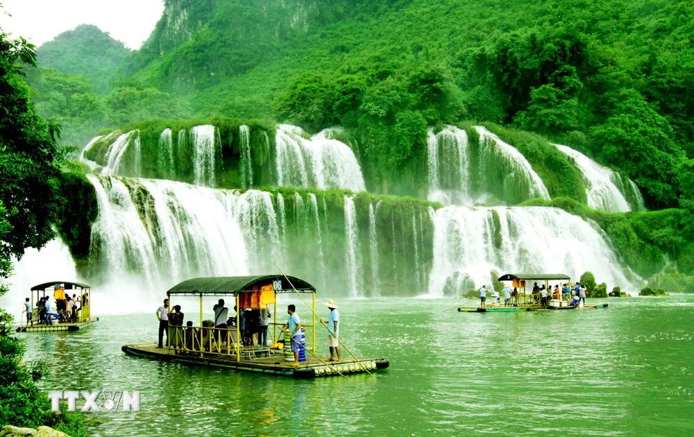 Ban Gioc – Detian Waterfalls site officially opens to tourists ...
