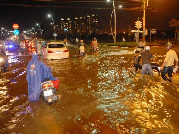 HCM City: flood tide hits record level | Vietnam+ (VietnamPlus)
