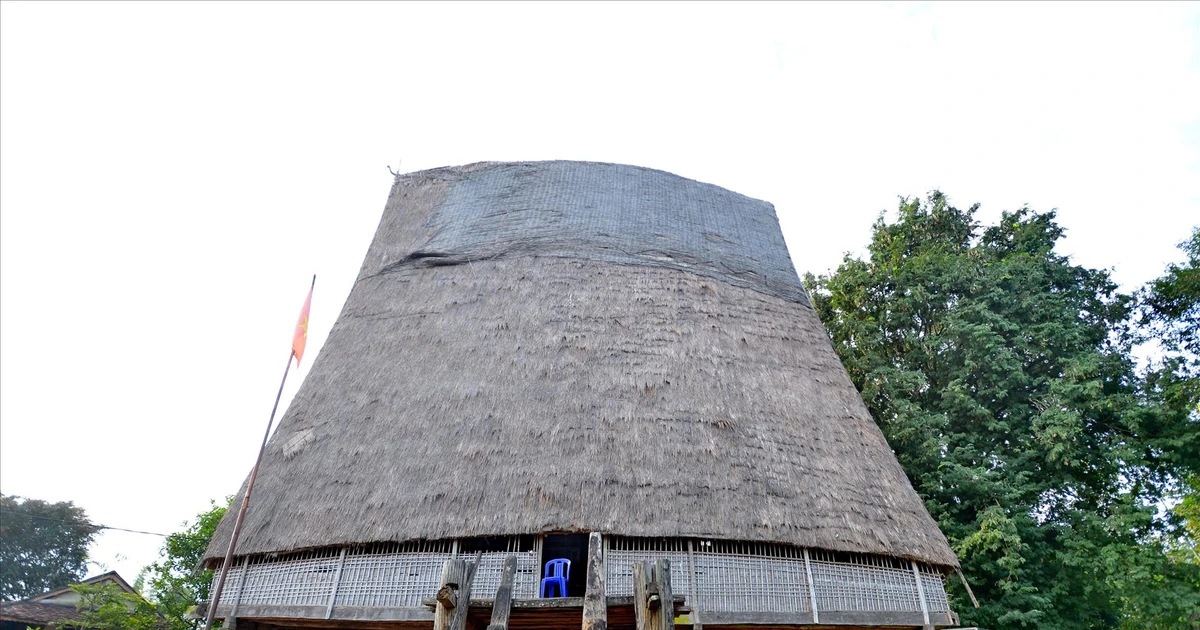 Stilt house of the Ba Na people in Kon Jo Dri village | Vietnam+ ...