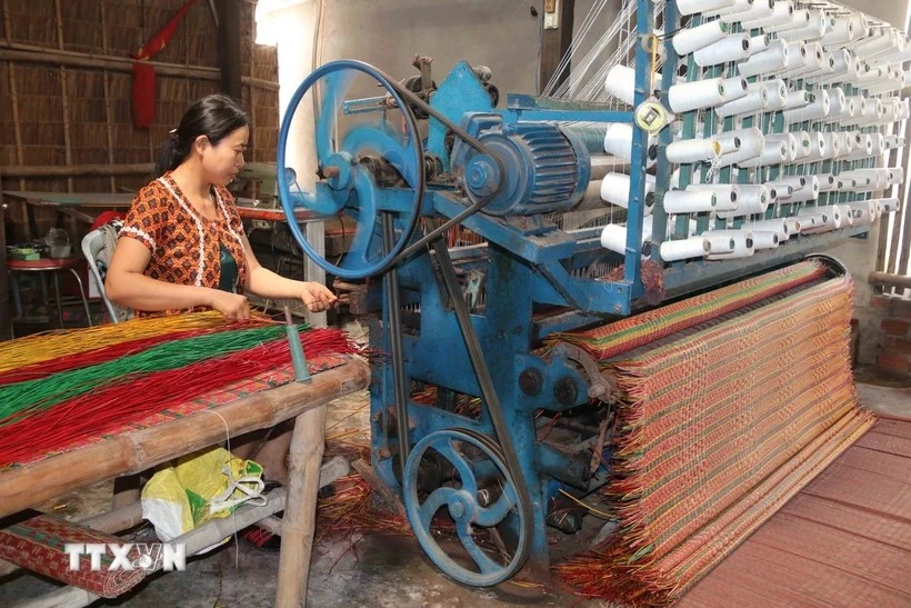 Reviving Ca Hom mat weaving: A Khmer cultural heritage | Vietnam+ ...