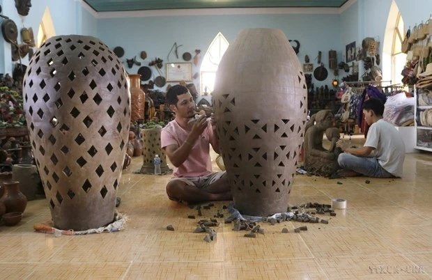 UNESCO-recognised Cham people's pottery making art: Preserving unique ...