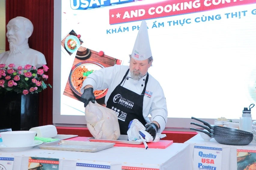 HCMC University of Technology and Education students compete in cooking ...