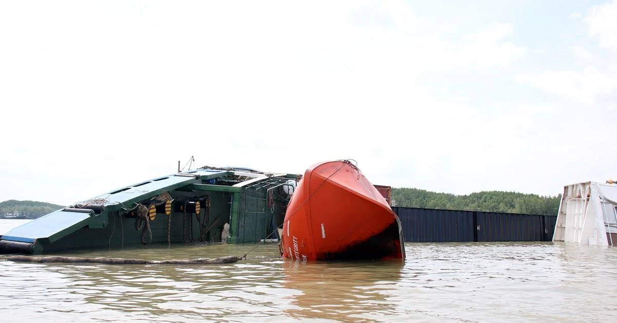 All crewmembers rescued from sunk container vessel | Vietnam+ (VietnamPlus)