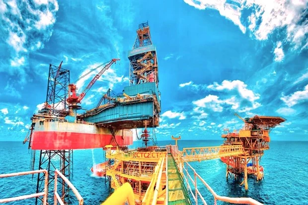 Vietnam-Russia joint venture welcomes first oil flow from Ca Tam field ...
