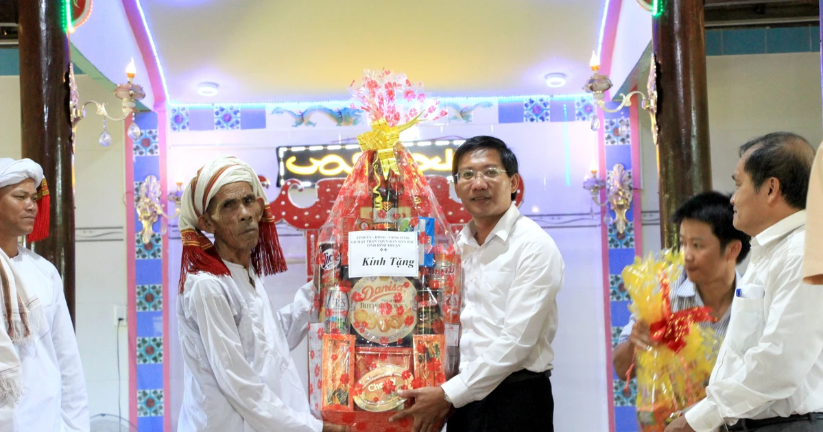 Binh Thuan leaders visit Cham Bani community on Ramuwan festival ...