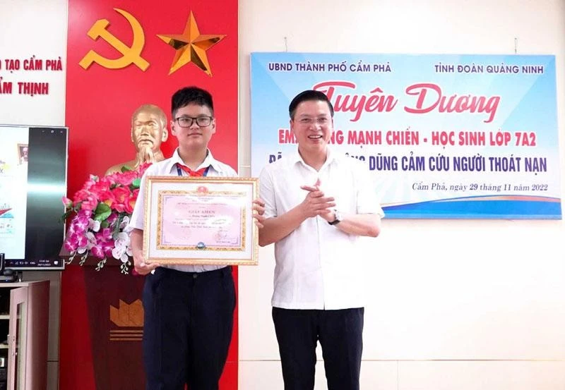 President commends seventh grader for life-saving brave act | Vietnam+ ...