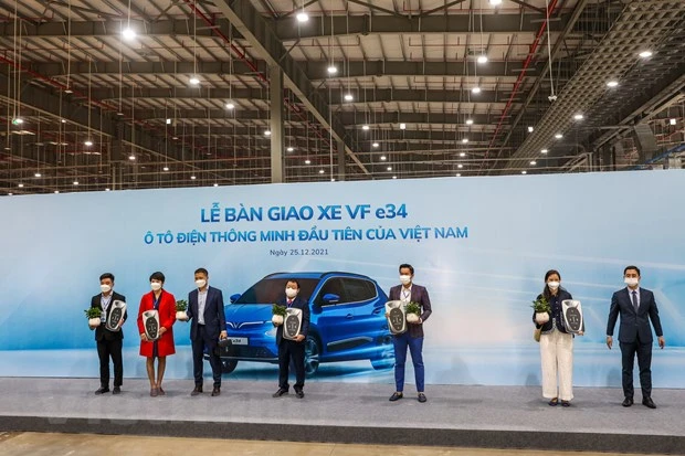 VinFast delivers first smart electric cars to customers | Vietnam+ ...