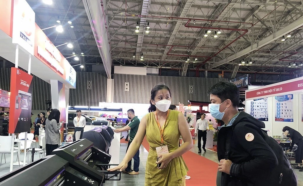 Advanced advertising equipment, technology displayed in HCM City | Vietnam+ (VietnamPlus)